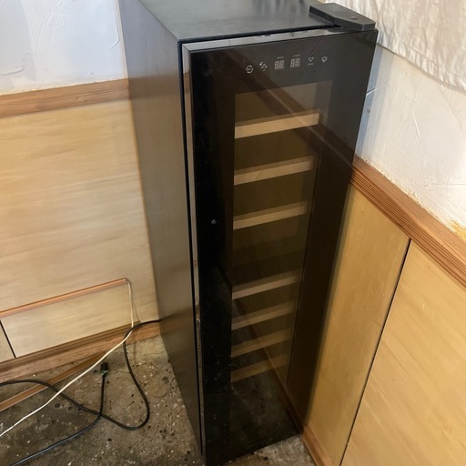 1/8現在予定者有り【無料ジャンク品】ワインセラーデバイススタイルDCF-C18W 2022年製 (Yuzzy) 安里のキッチン家電《ワインセラー》の中古あげます・譲ります｜ジモティーで不用品の処分