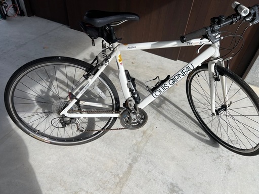 ホワイトのLOUIS GARNEAU TR1、SHIMANO Hyperdriveギアシステム搭載のスポーツバイク。 (gatta) 安曇野の ...