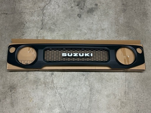 JB64 JB74 ジムニー シエラ フロントグリル SUZUKI スズキロゴ チッピング (sony0417) 旭川の外装、車外用品の中古あげます・譲ります｜ジモティーで不用品の処分