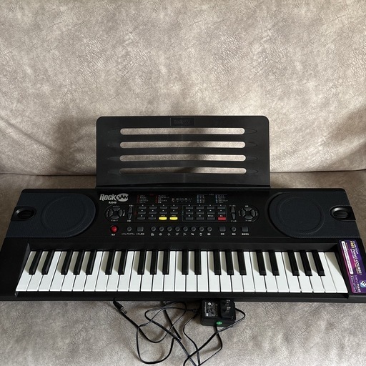RockJam 49鍵 電子キーボード RJ549 【電源アダプター、譜面台、練習用オンラインアプリ付属】 (Y2) 目黒の電子楽器の中古あげ ...