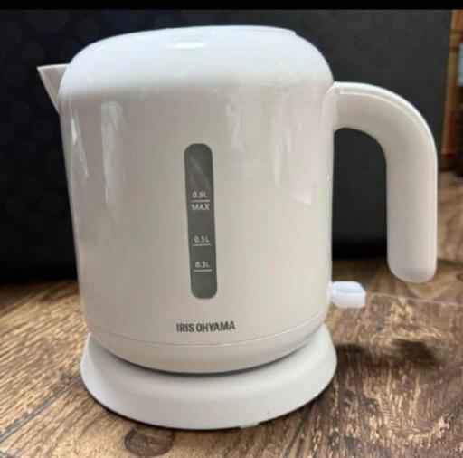 【美品です 】アイリスオーヤマ 電気ケトル IKEB-800-W (Wild0051) 波多江のキッチン家電《電気ポット》の中古あげます・譲ります｜ジモティーで不用品の処分