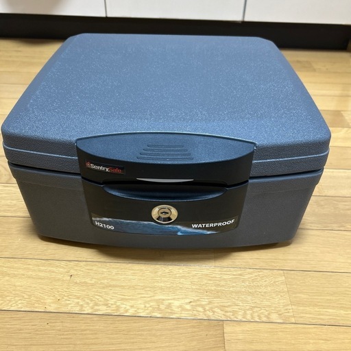 Sentry Safe セントリーH2100 ポーダブル耐火•防水保管庫 (ケーツースタイル) 草津のオフィス用家具《金庫》の中古あげます ...