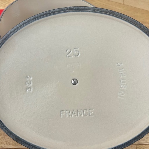 美品:ル・クルーゼオーバル 25cm LE CREUSET (まき) 東高円寺の 美品:ル・クルーゼオーバル 25cm LE CREUSET (まき) 東高円寺の