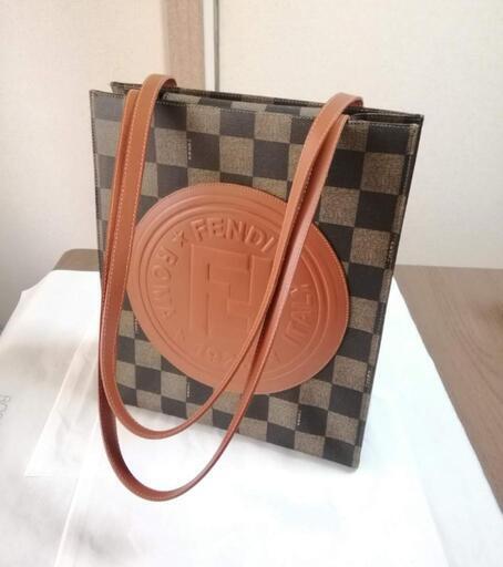 未使用近い美品。FENDIペカンチェックFFロゴサークルショルダー 未使用近い美品。FENDIペカンチェックFFロゴサークルショルダー