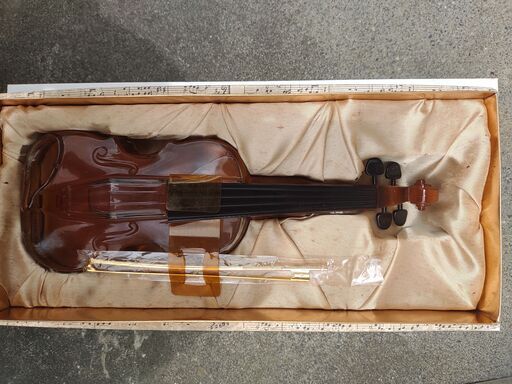 特製限定モデル の未開栓サントリー ウイスキー ローヤル バイオリン型 700ml (reokun) 磐田のウイスキーの中古あげます・譲ります ...