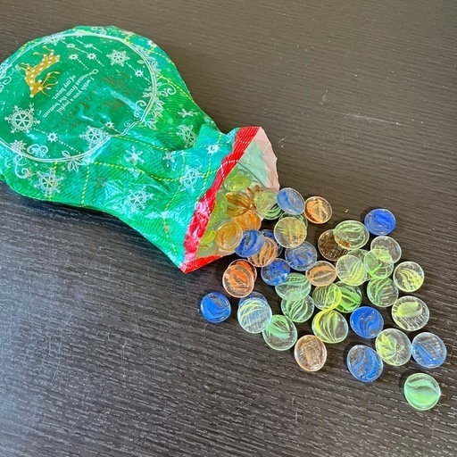 【無料!!】おはじき セット (しのぶ) 沢良宜のおもちゃ《知育玩具》の中古あげます・譲ります｜ジモティーで不用品の処分