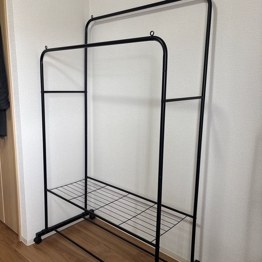 キャスター付きハンガーラック (そそ) 南巽の収納家具《スチールラック》の中古あげます・譲ります｜ジモティーで不用品の処分