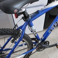 TREK 4500 マウンテンバイク 26インチ Alpha ブルー＆ホワイト 札幌市北区屯田 (モノハウス屯田店) 新琴似のマウンテンバイクの中古あげます・譲ります｜ジモティーで不用品の処分