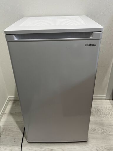 冷凍庫 小型 アイリスオーヤマ 60L スリム冷凍庫 家庭用冷凍庫 右開き IUSD-6B (G.Kim) 北巽のキッチン家電《冷蔵庫》の中古あげます・譲ります｜ジモティーで不用品の処分