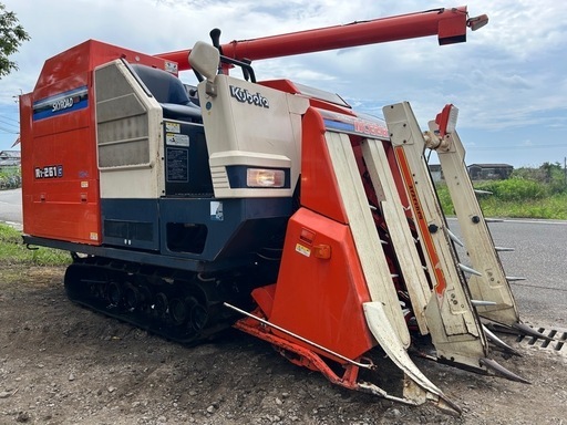 クボタ 3条刈りコンバイン 26馬力 R1-261 オーガ グレンタンク こぎ深さ自動 HST 無段変速 カッター ディーゼル 稲刈 脱穀 ...